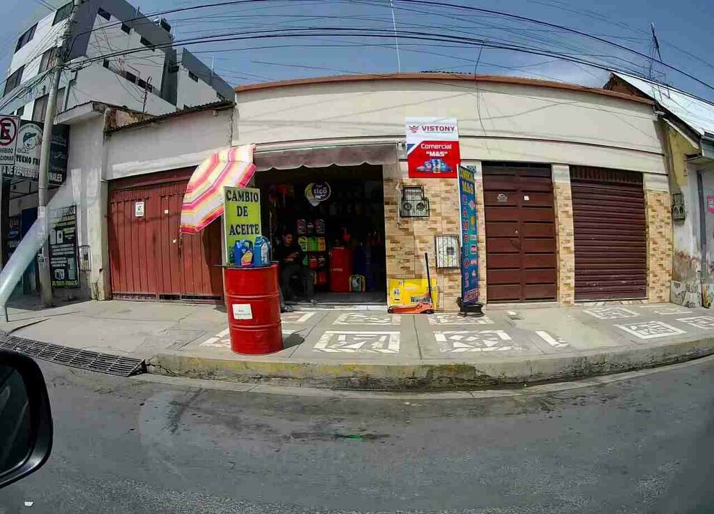 Oto döşeme Comercial M & S, Cochabamba, foto