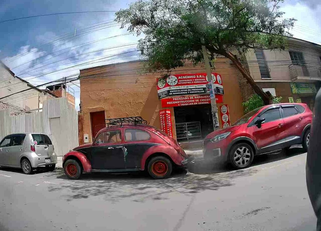 Motosiklet yedek parçaları Acesemhid S. R. L., Cochabamba, foto