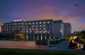 The Grand New Delhi (Delhi, Urban Extension Road-II), otel  Delhi'den