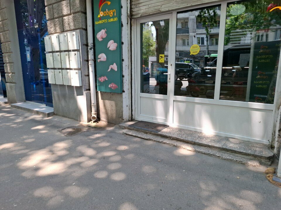 Kanatlı hayvan ürünleri ve yumurta ნოსტე, Tiflis, foto