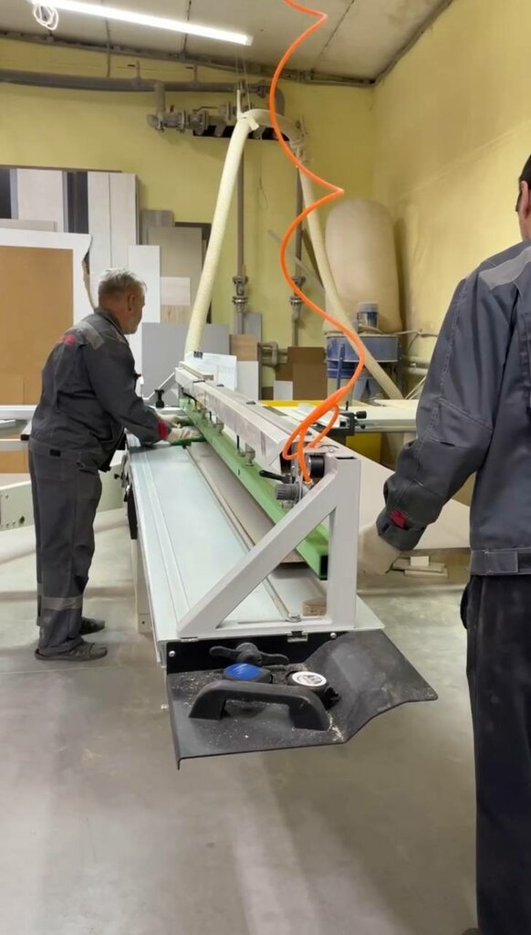 Mobilya fabrikaları Raspilovochno Kromochny Tsentr, Nijni Novgorod, foto