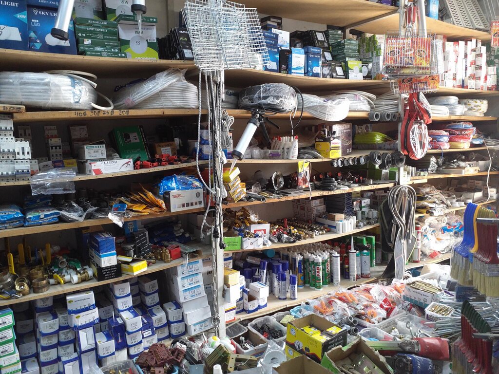 Yapı mağazası Qarishiq temir-tikinti materiallari, Bakü, foto
