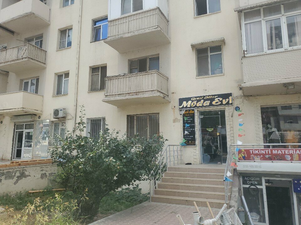 Moda evleri Qızıl Əllər, Bakü, foto