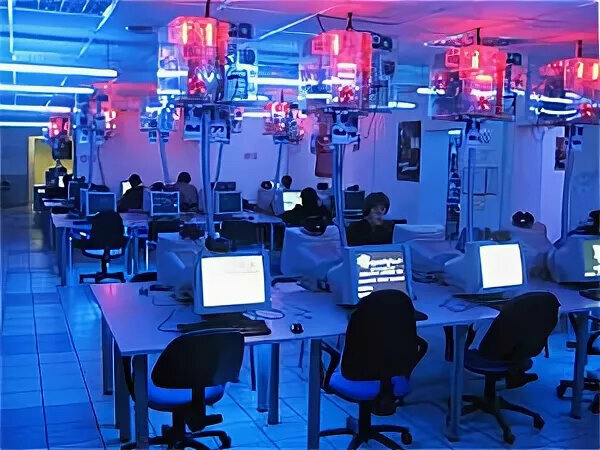 i̇nternet kafeler Kompyuterny klub Click-Net, Moskova, foto