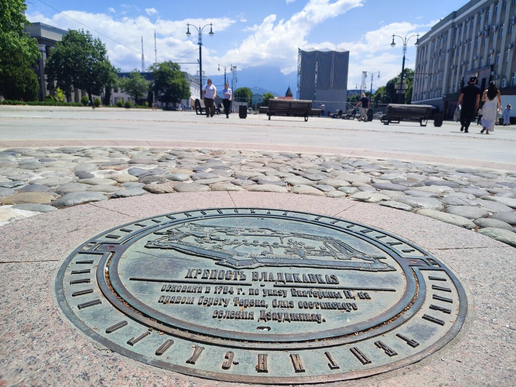 Dekorasyon ve süsleme, onur panosu Vladikavkaz Kalesi, Vladikavkaz, foto