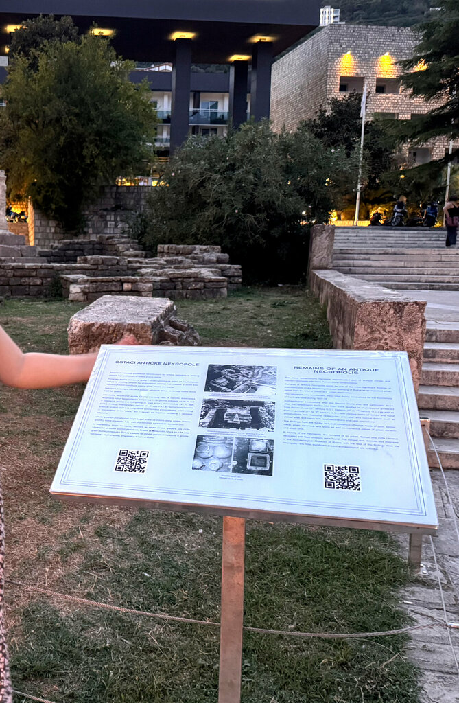 Turistik yerler Ruins of Roman-era Necropolis, Dünya, foto