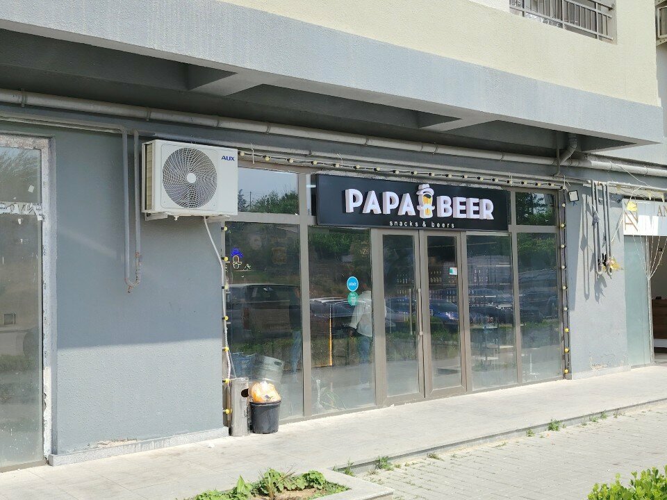 Bira dükkanı Papa Beer, Bakü, foto