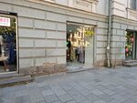 4xl (Dmitri Uznadze Street No:117/148), giyim mağazası  Tiflis'ten