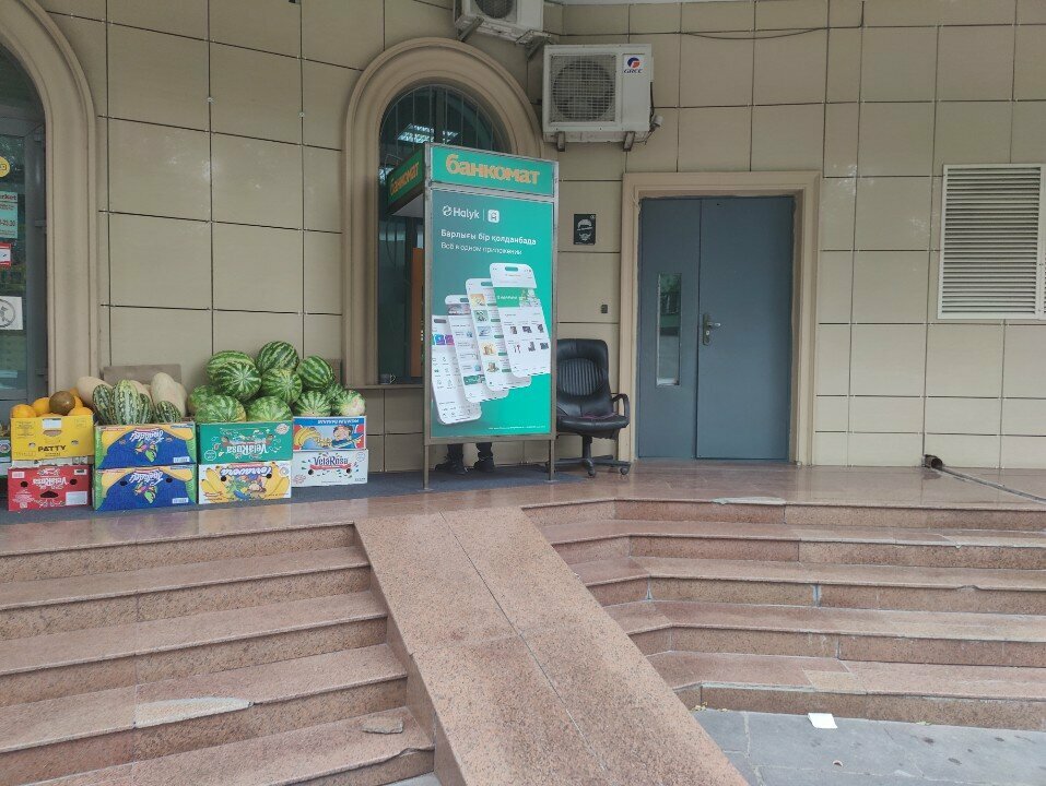 ATM'ler Halyk Bank, Almatı, foto