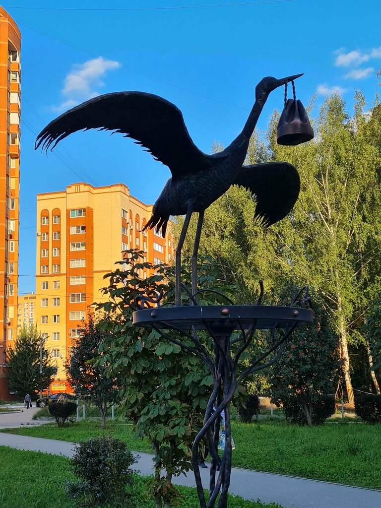 Park, sokak heykeli Аист с ребенком, Riazan, foto
