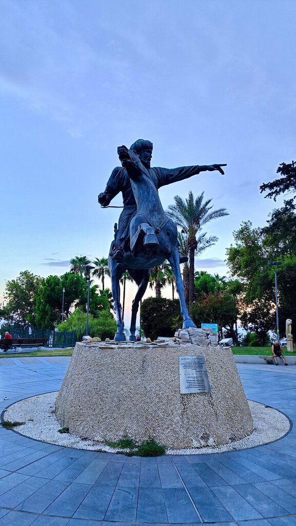 Anıt, heykel I. Gıyâseddin Keyhüsrev, Antalya, foto
