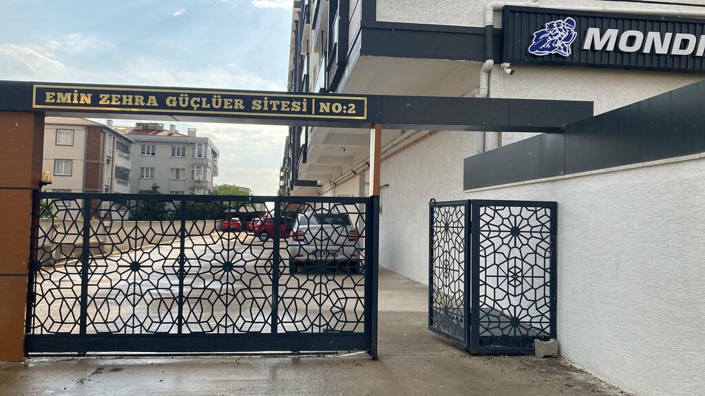 Konut blokları Emin Zehra Güçlüer Sitesi, Çorlu, foto