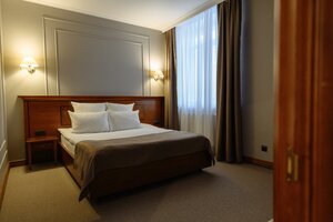 Medvezhiy Ugol (ulitsa Krylova No:23/1, Surgut), otel  Surgut'tan
