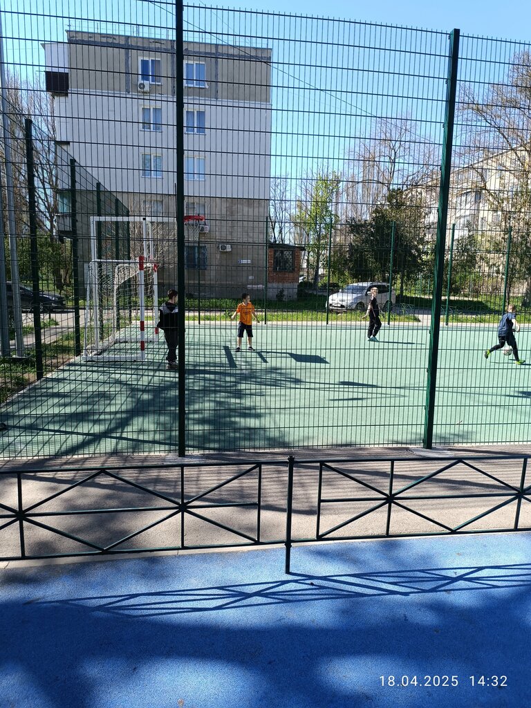 Spor alanı Футбольное поле, Kerç, foto
