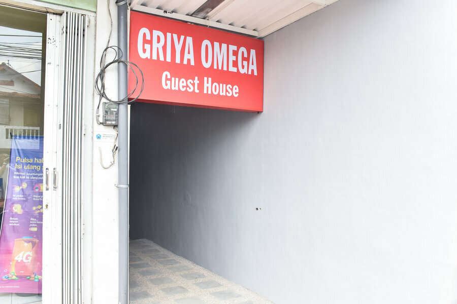 Otel RedDoorz Plus near Malang Town Square, Malang, foto