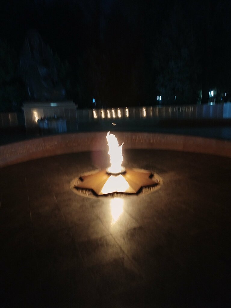 Turistik yerler Eternal Flame, Semerkant, foto