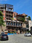 Myth (Metekhis aghmarti No:6), restoran  Tiflis'ten
