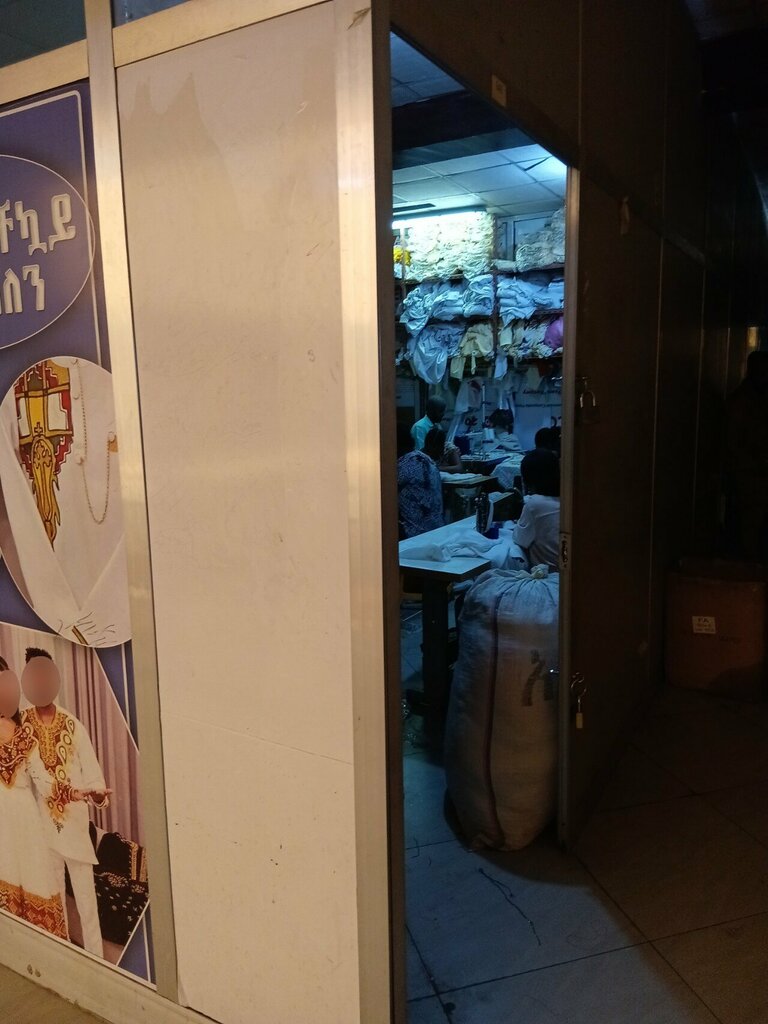 Giysilerin tasarımı ve modellenmesi Muse and Dereje Design, Addis Ababa, foto
