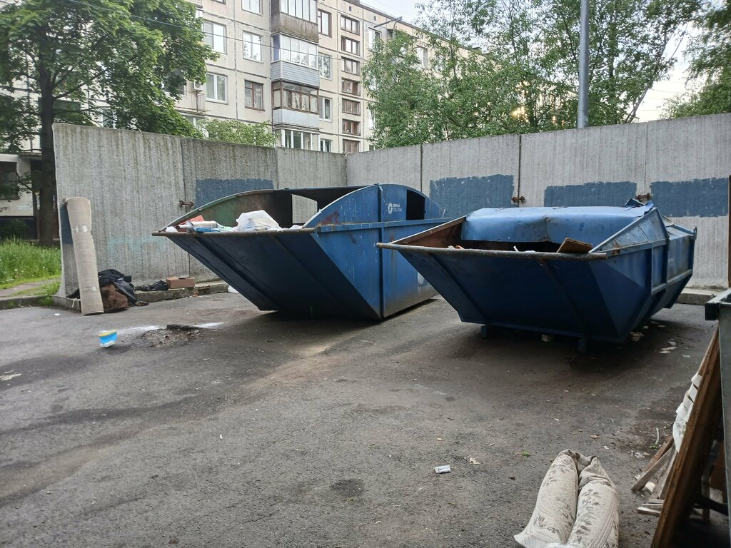 Çöp alanları Trash and garbage disposal area, Saint‑Petersburg, foto