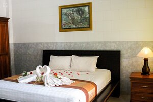 Putu Guest House 2 (Bali, Badung Regency, North Kuta District, Jalan Pantai Berawa, 8B), otel  Bali'den