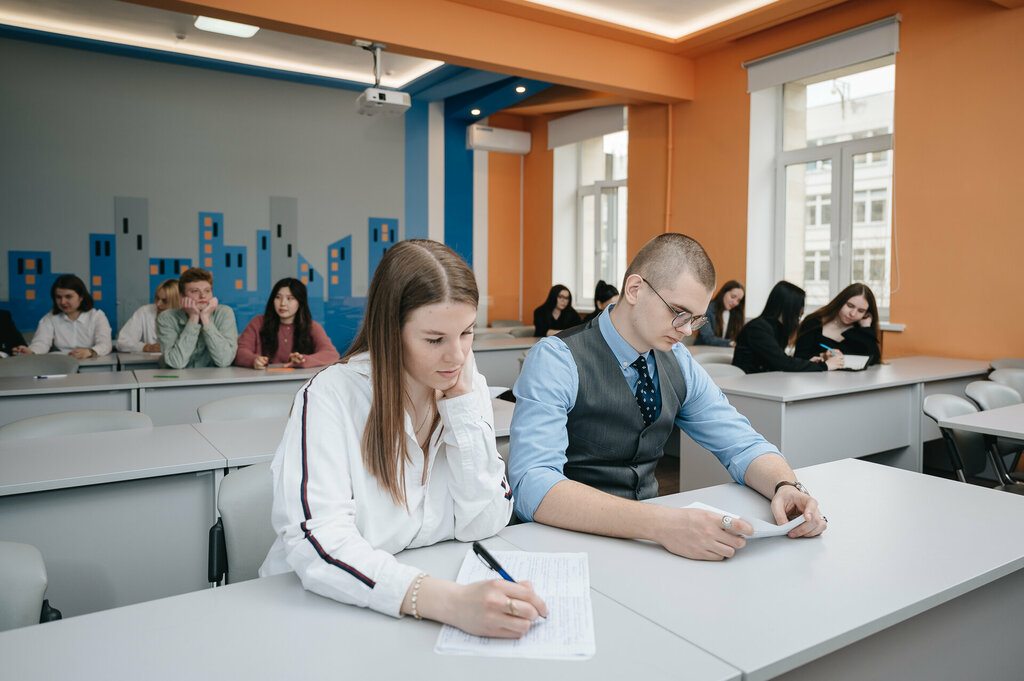 Üniversiteler Obrazovatelnoye chastnoye uchrezhdeniye vysshego obrazovaniya Mezhdunarodny yuridichesky institut, Moskova, foto