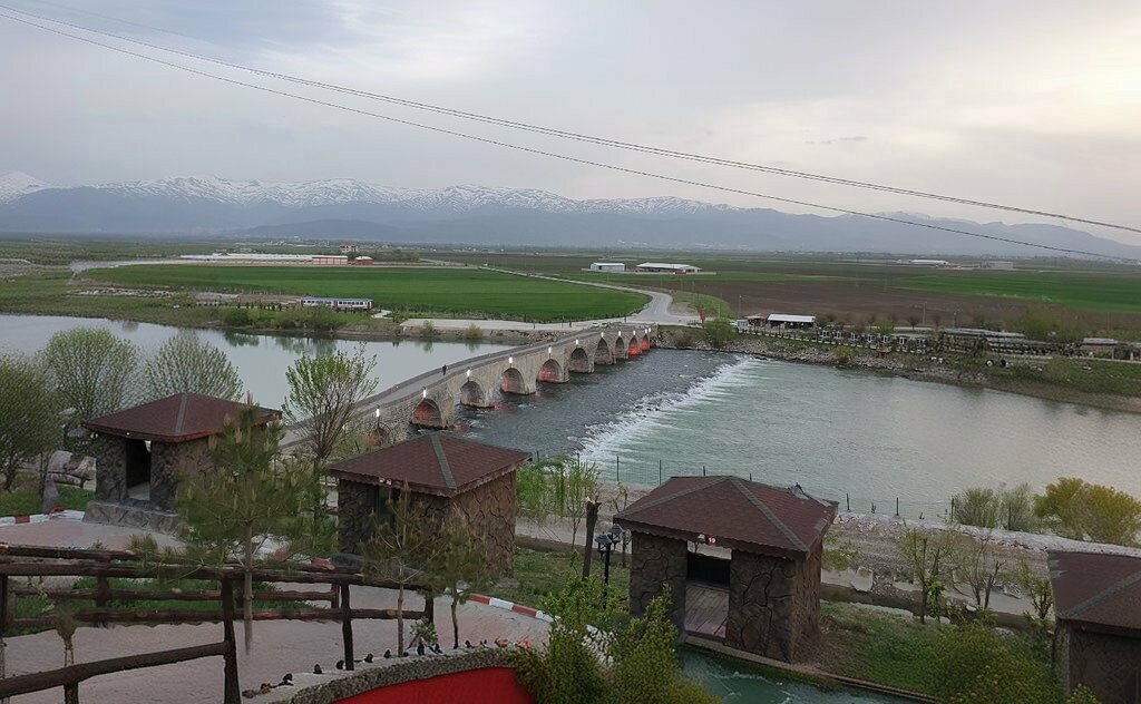 Restoran Tarihi Murat Köprüsü 1071 Park, Muş, foto