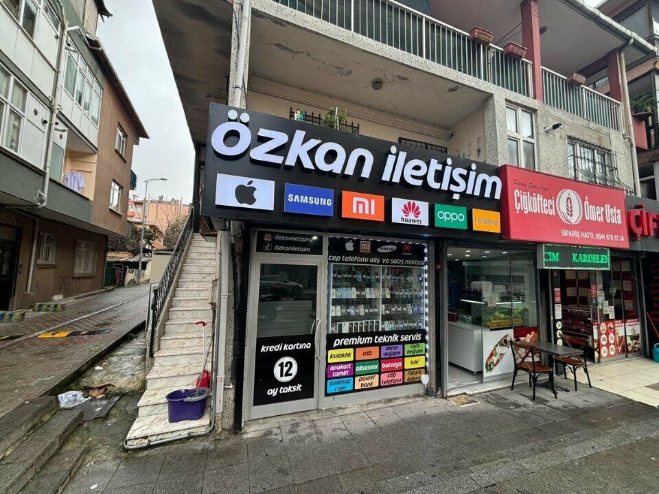 Cep telefonu ve aksesuarları satış mağazaları Özkan İletişim, İstanbul, foto