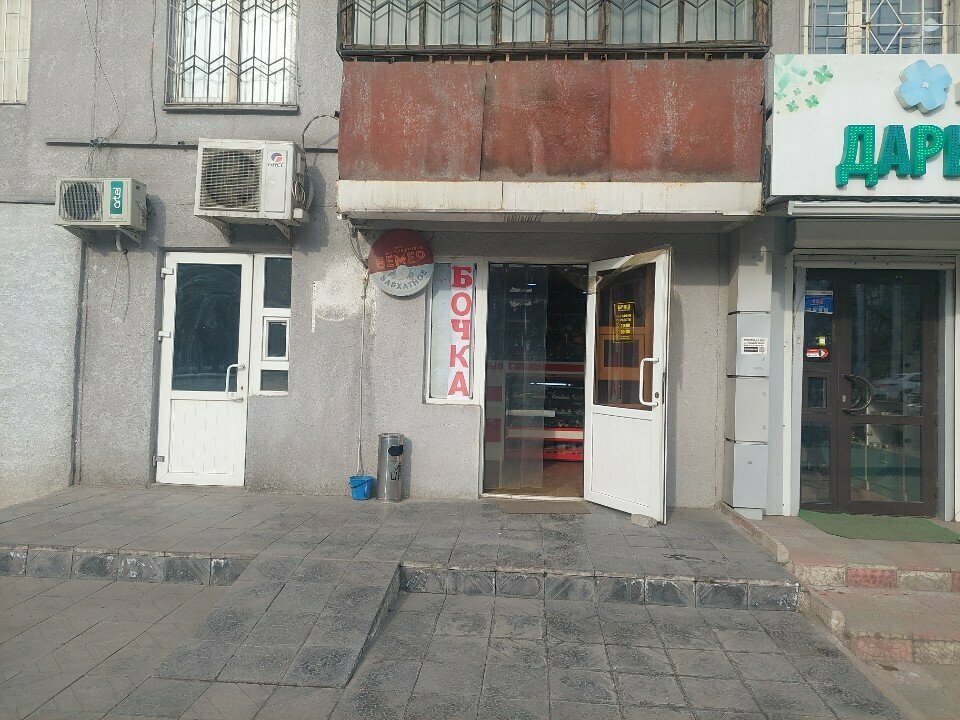 Bira dükkanı Barrel, Bişkek, foto