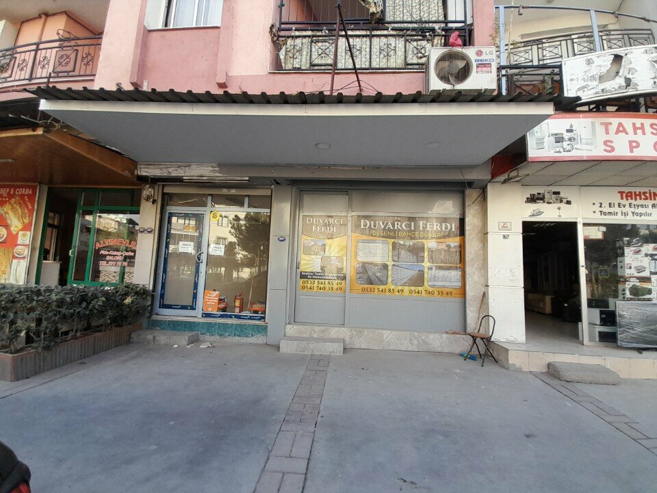GSM operatörleri Turkcell Varlı İletişim, İzmir, foto