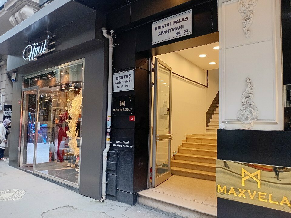 Giyim mağazası Giznon Gecce, İstanbul, foto