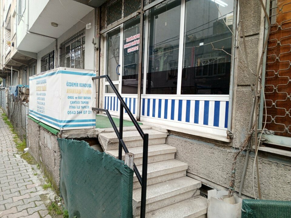 Ayakkabı tamiri Özdemir Kundura, İstanbul, foto