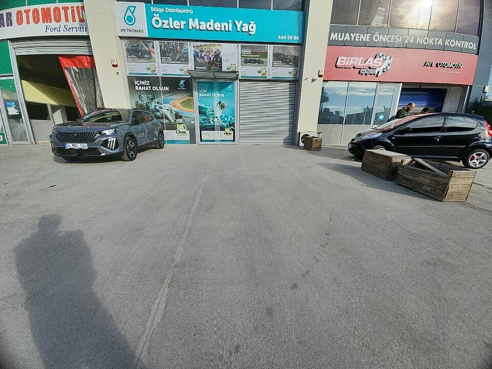 Otomobil yedek parçaları Özler Madeni Yağ, Ankara, foto