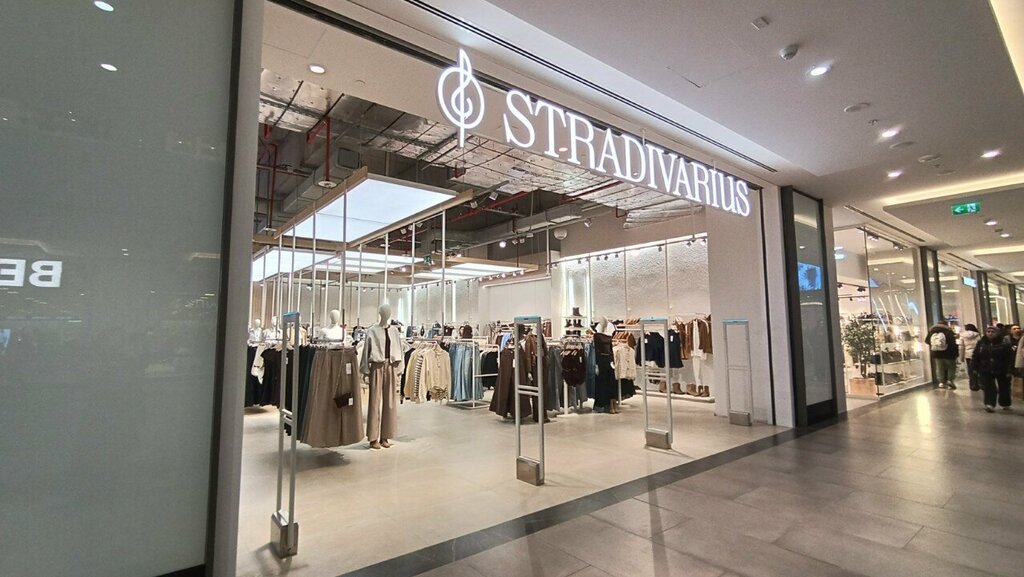 Giyim mağazası Stradivarius, Bakü, foto