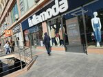 Fullamoda (Сity ​​of republican subordination Baku, Yasamal, Abbas Mirzе Sеrifzadе Street, 610), giyim mağazası  Bakü'den