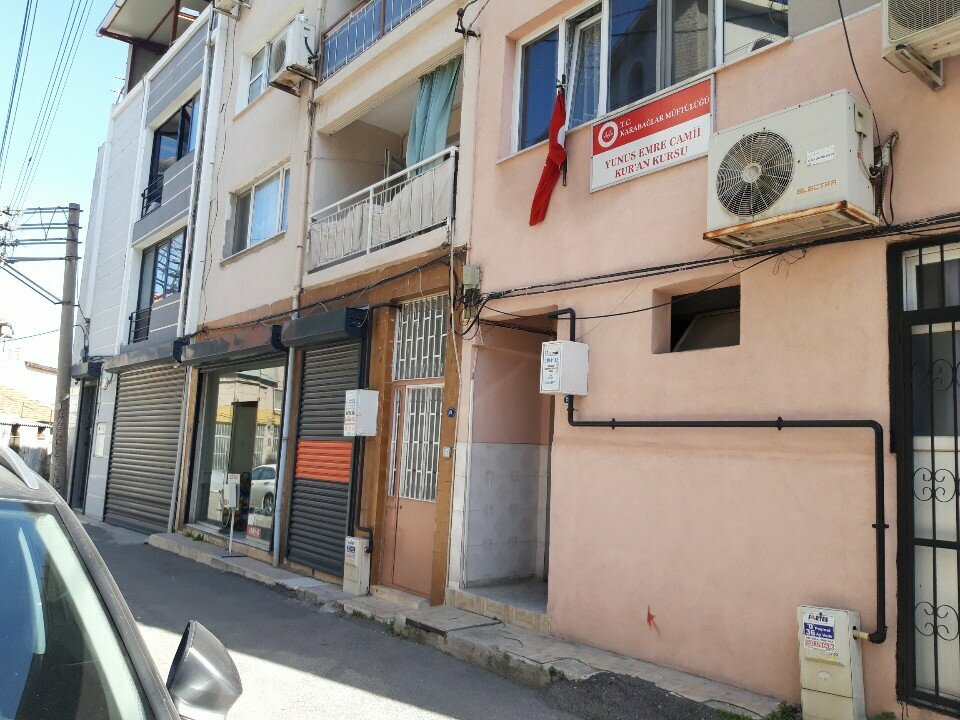 Dini kurslar Karabağlar Müftülüğü Yunus Emre Camii Kuran Kursu, İzmir, foto