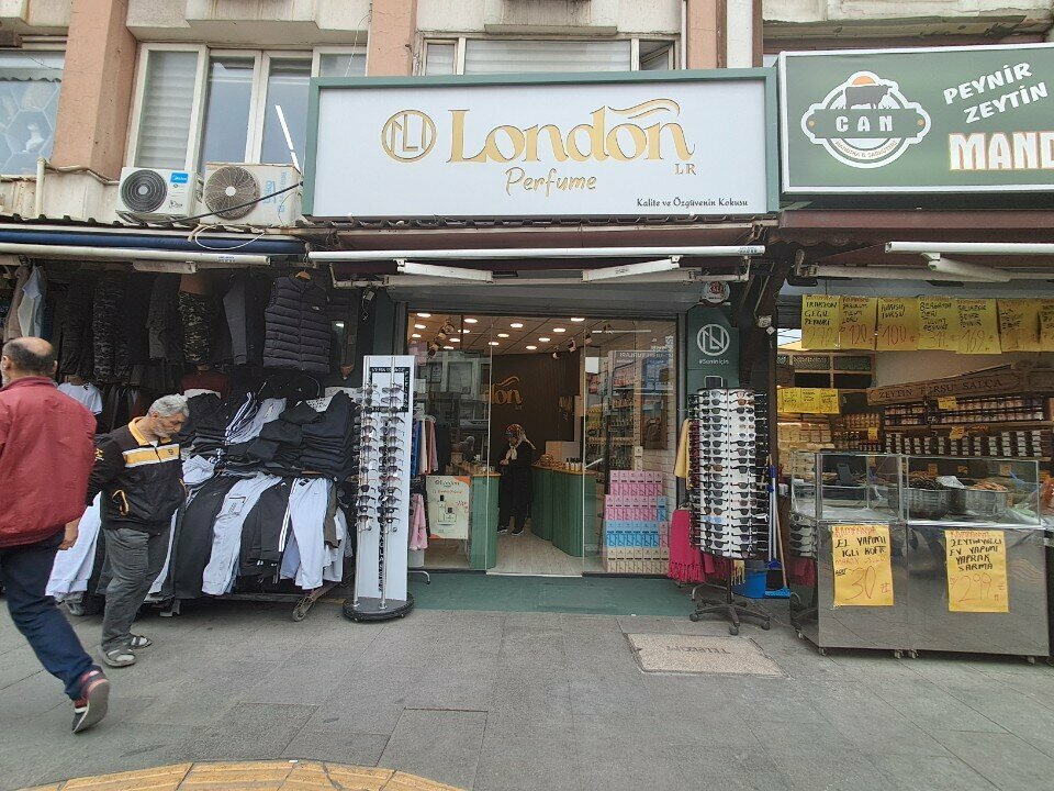 Kozmetik ve parfümeri mağazaları London Perfume, İzmir, foto