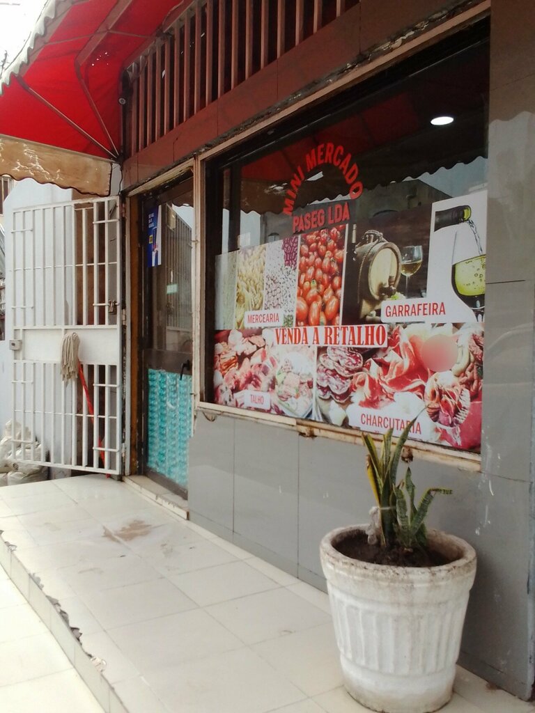 Büyük mağazalar Mini Mercado Grupo V10, Loanda, foto