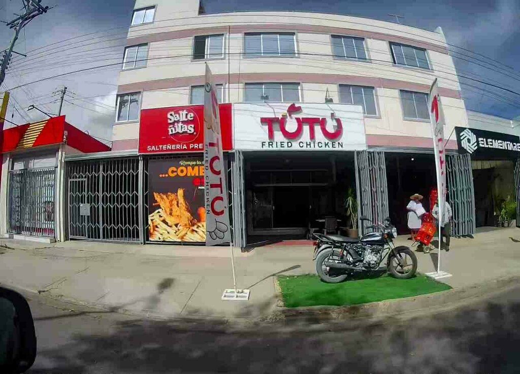Restoran Tutu Fried Chicken, Cochabamba, foto