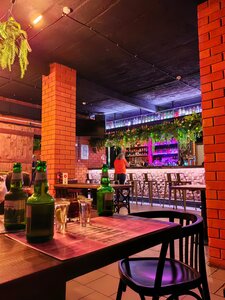 Mule (ulitsa 3-go Internatsionala No:24), bar  Petuşki'den