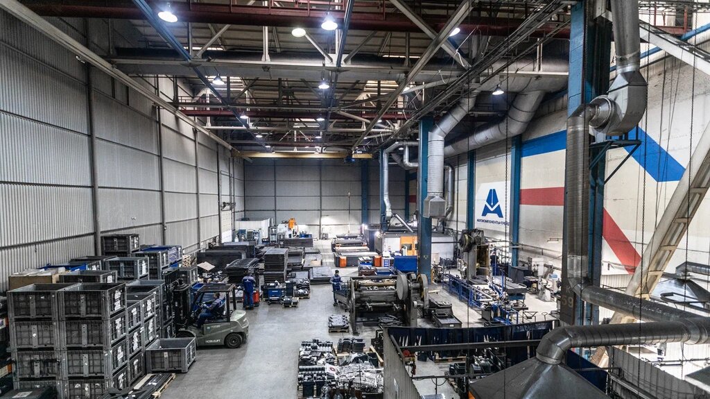 Lazer çalışmaları PKF Avtokomponenty-Treyd, Naberejniye Çelny (Yar Çallı), foto