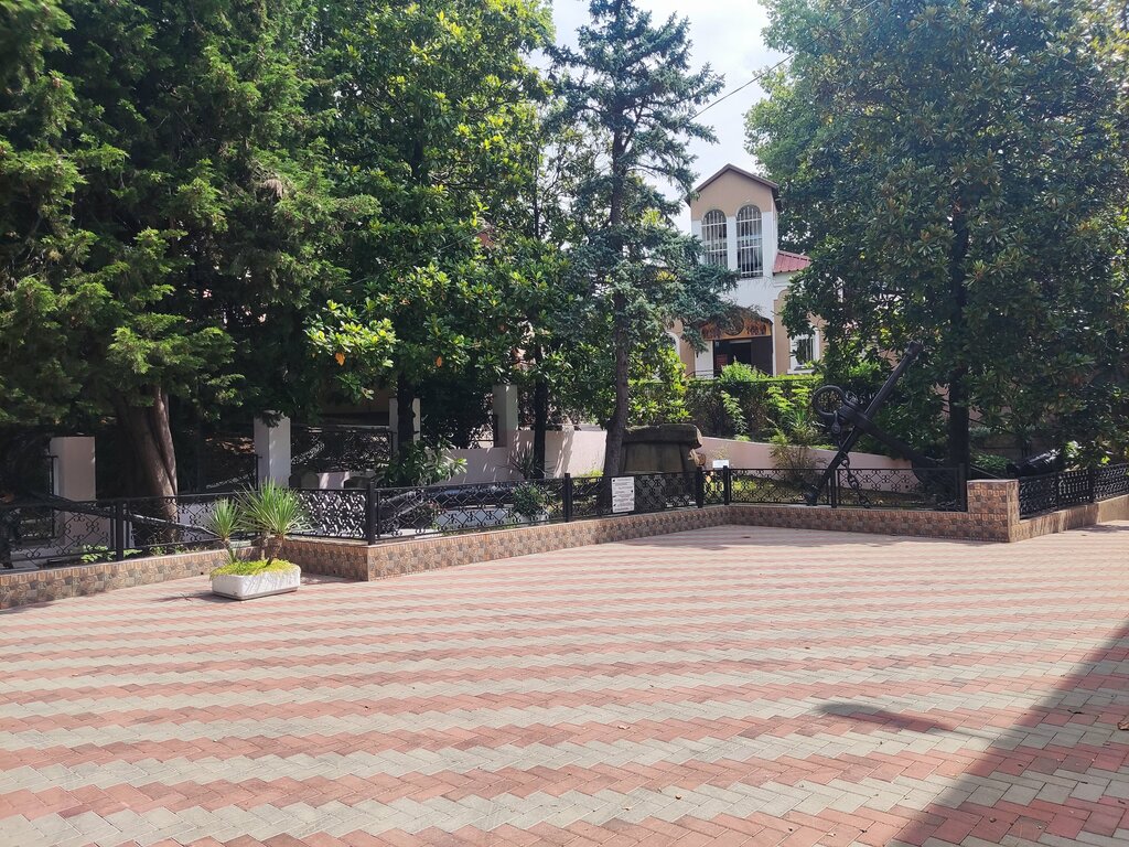 Unutulmaz olayların yeri Музейный дворик, Tuapse, foto