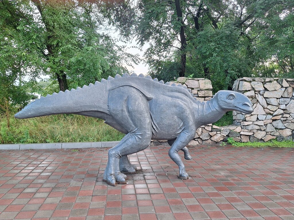 Park, sokak heykeli Керберозавр, Blagoveshchensk, foto