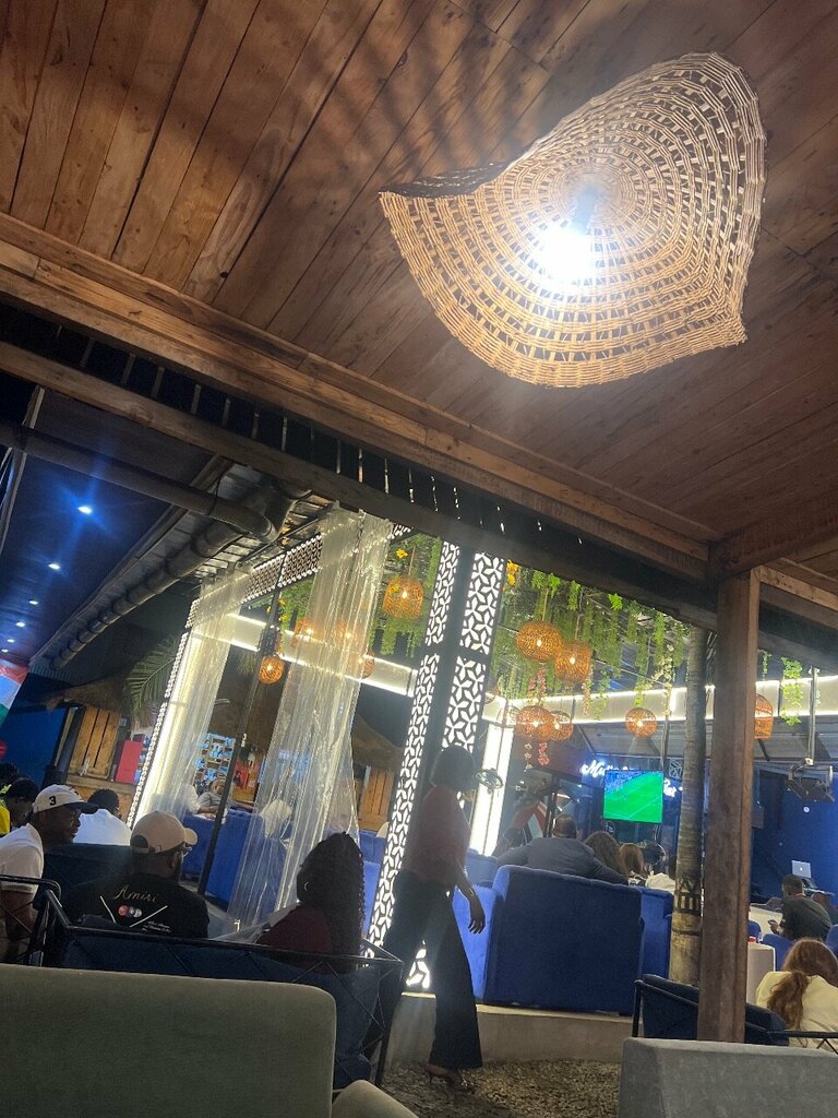 Kafe Mid'It Lounge Garden, Abican, foto