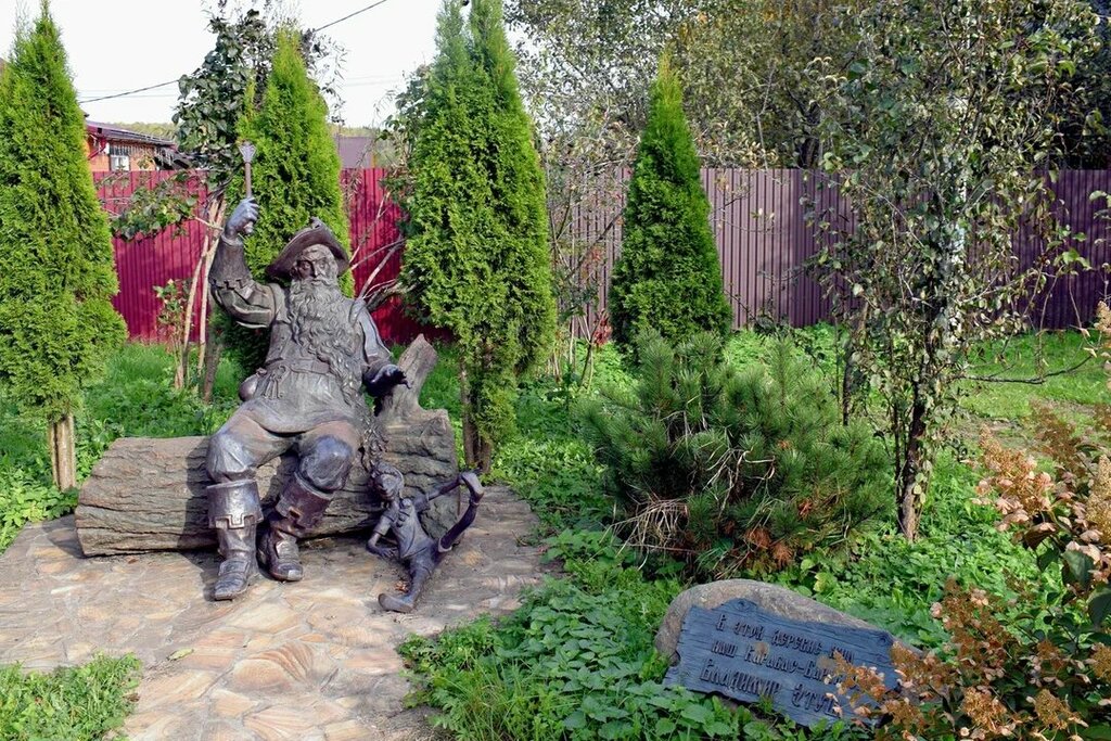 Anıt, heykel В этой деревне жил наш Карабас-Барабас, Владимир Этуш, Moskova ve Moskovskaya oblastı, foto