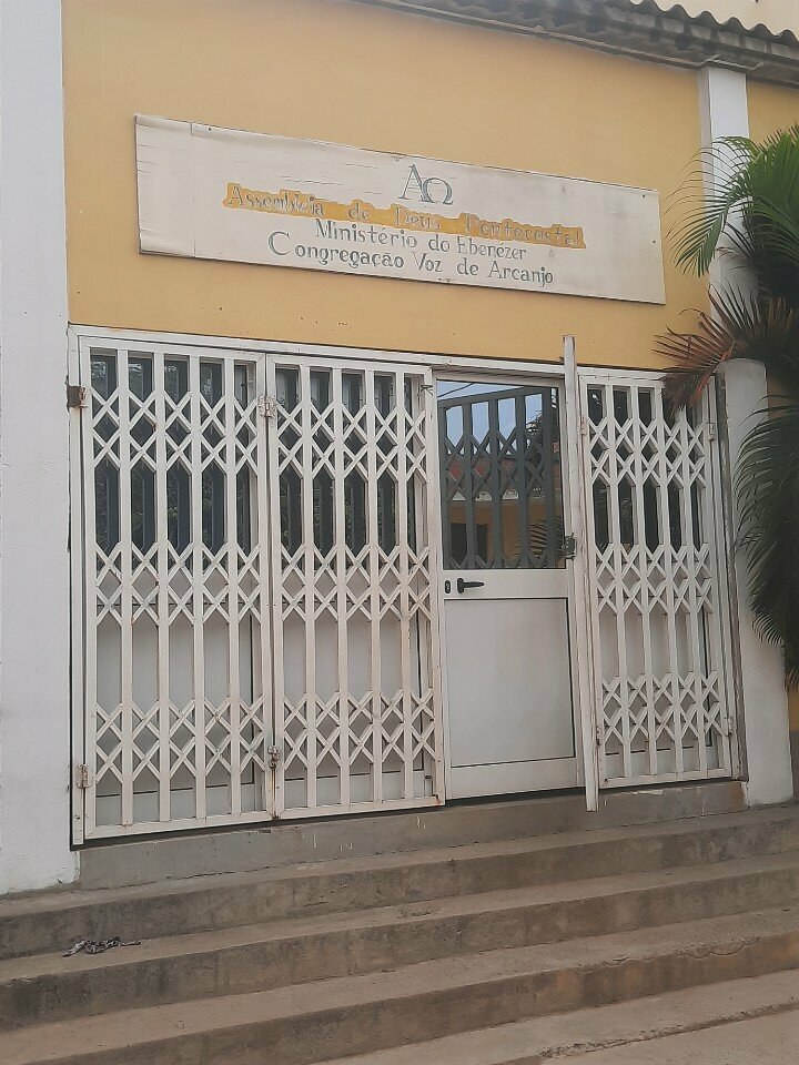 Protestan kilisesi Assembleia de Deus Pentecostal Voz de Arcanjo, Loanda, foto
