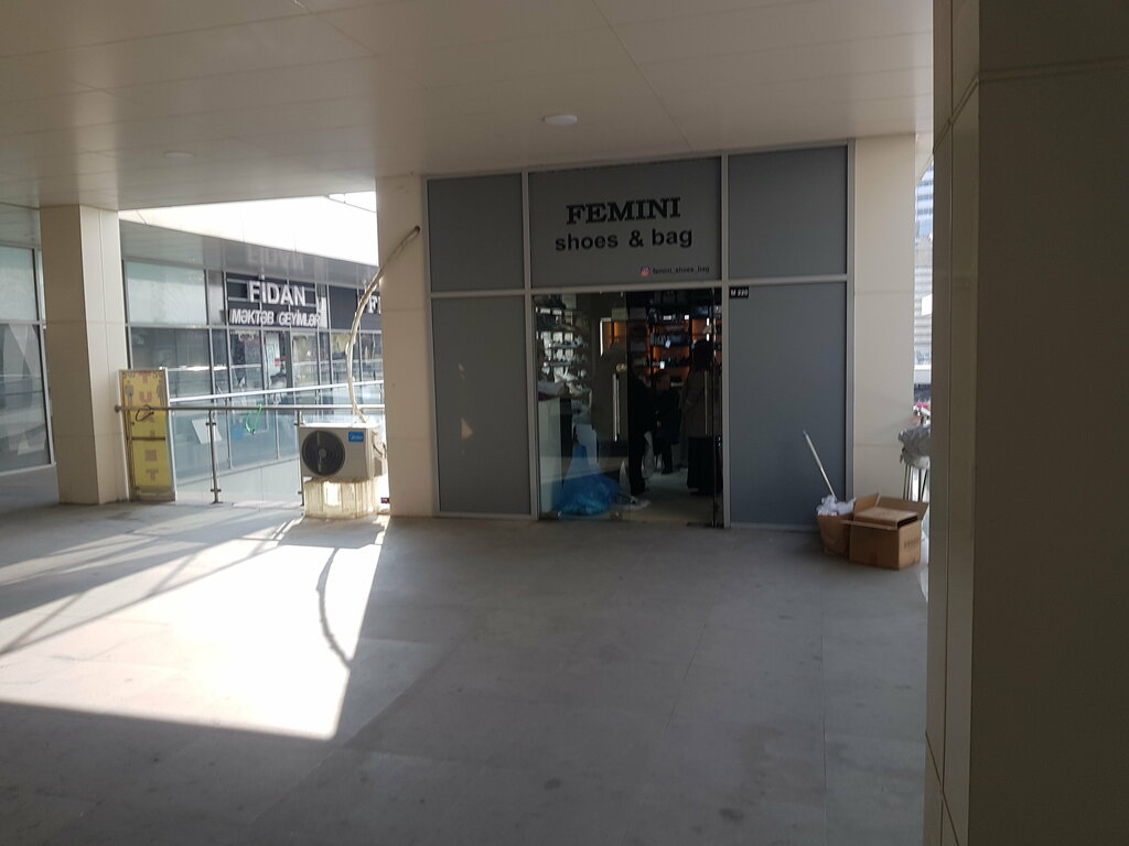 Çanta ve valiz mağazaları Femini shoes&bag, Bakü, foto