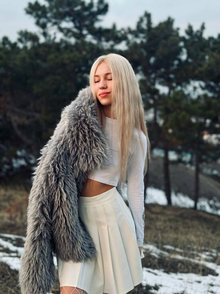 Peruk, kaynak, çıtçıtlı kaynak saç üreticileri Queen-forward, Simferopol (Akmescit), foto