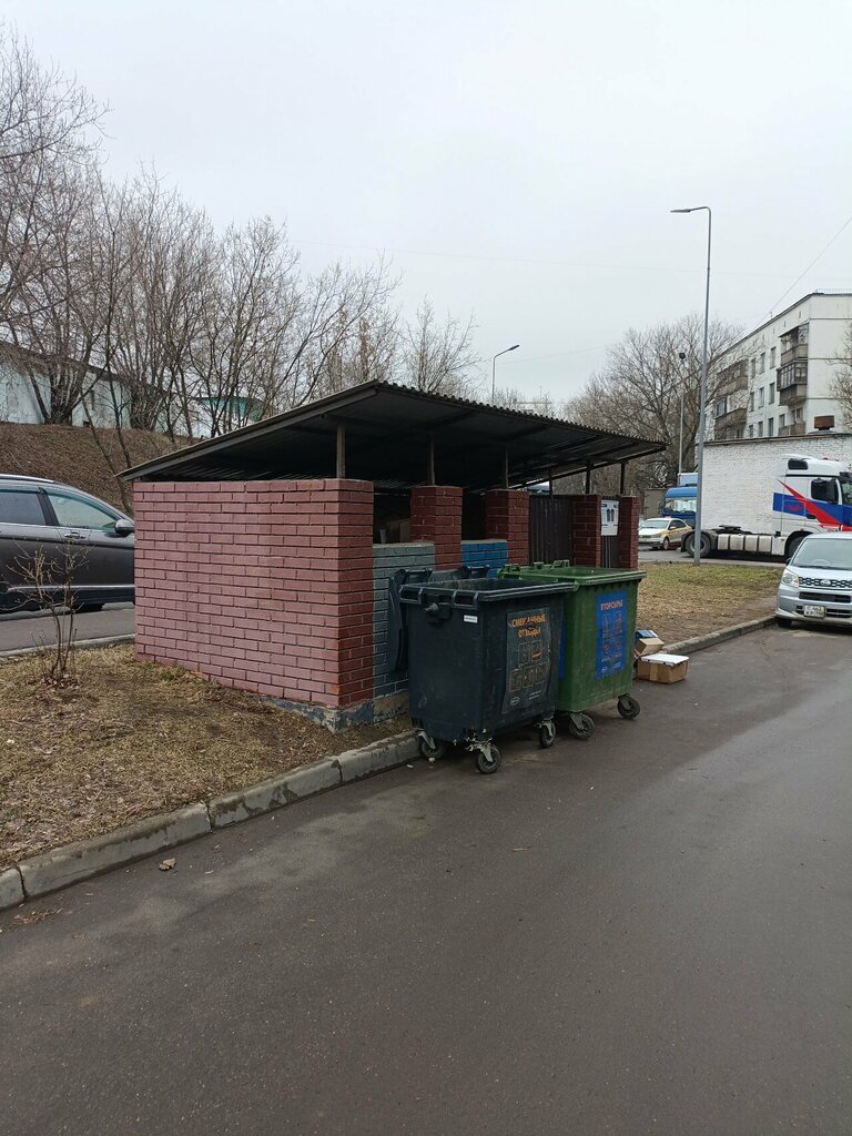 Ayrı çöp toplama noktası Waste sorting, Moskova, foto