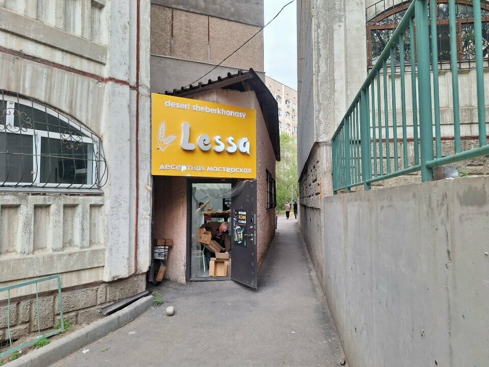 Hazır gıda satan yerler Lessa, Almatı, foto