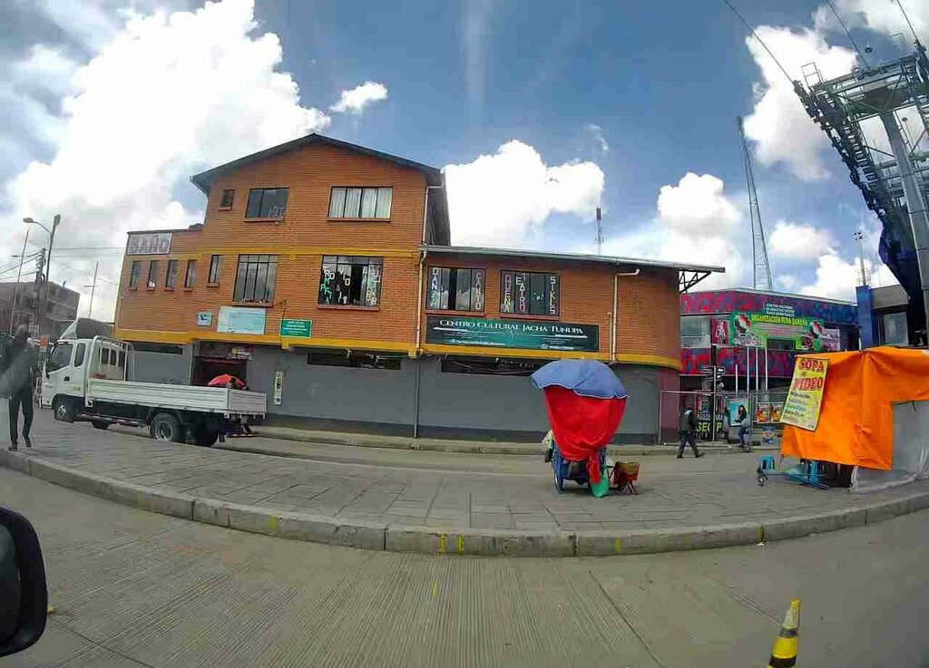 Sahne sanatları okulu Centro Cultural Jacha Tunupa, El Alto, foto